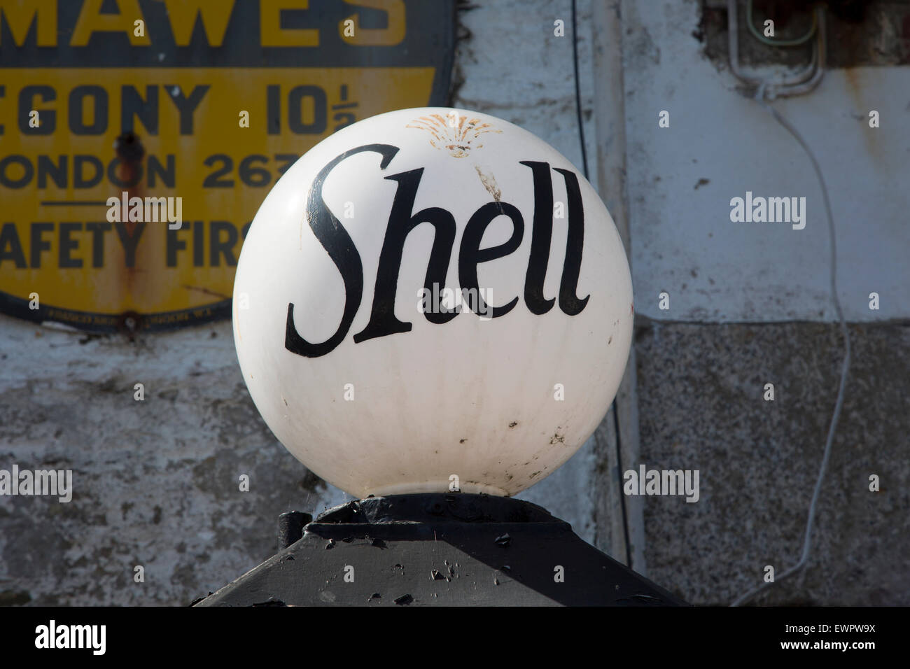Vintage shell oil pump hi-res stock photography and images - Alamy