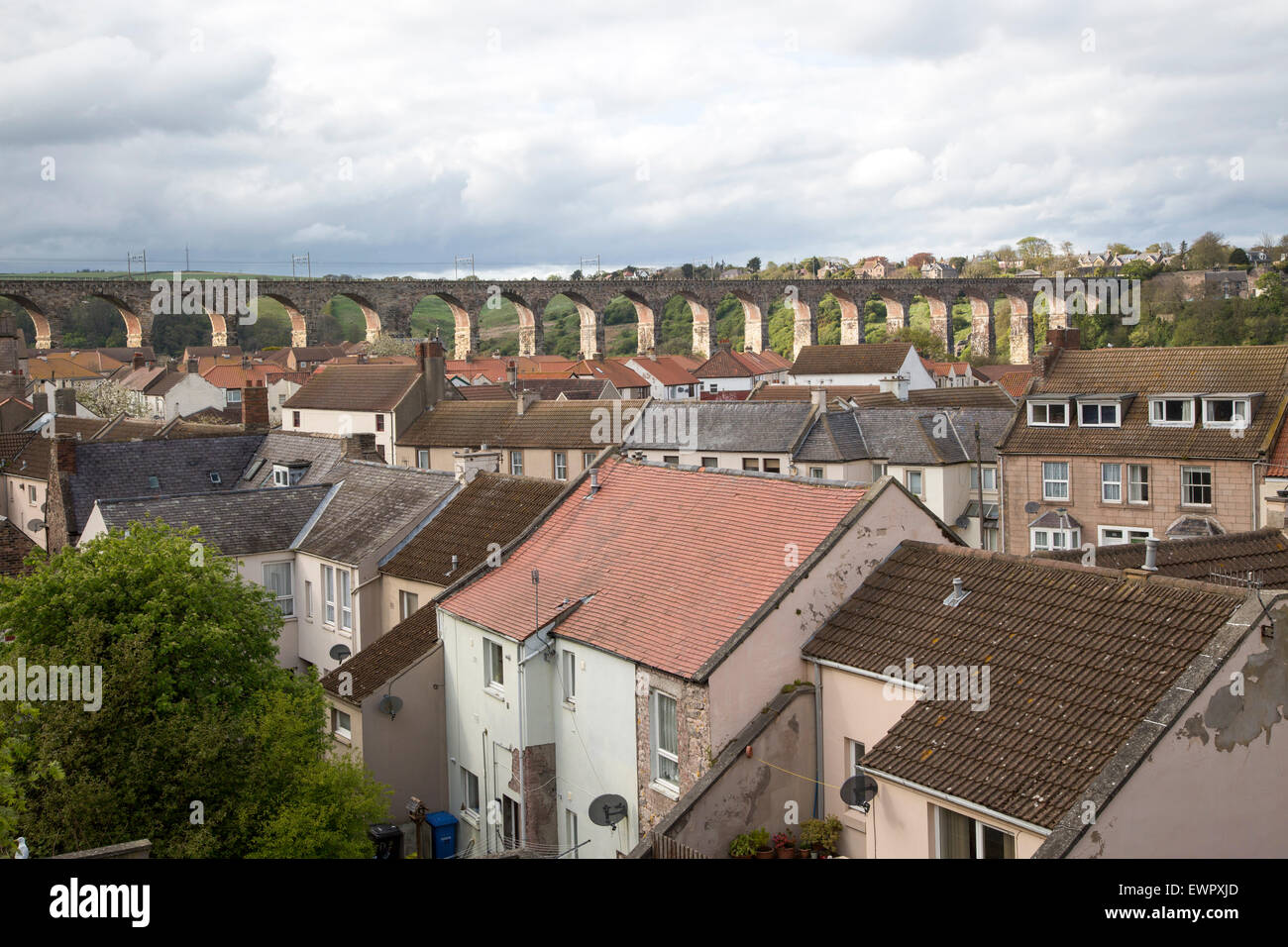 View of railway viaduct over rooftops hi-res stock photography and ...