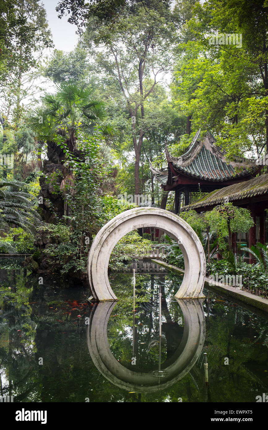 Beautiful pond in the Chinese park Stock Photo - Alamy