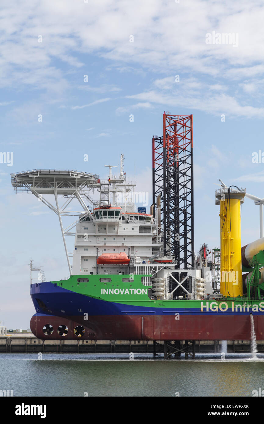 Construction vessel, 'Innovation', carrying Transition pieces in ...