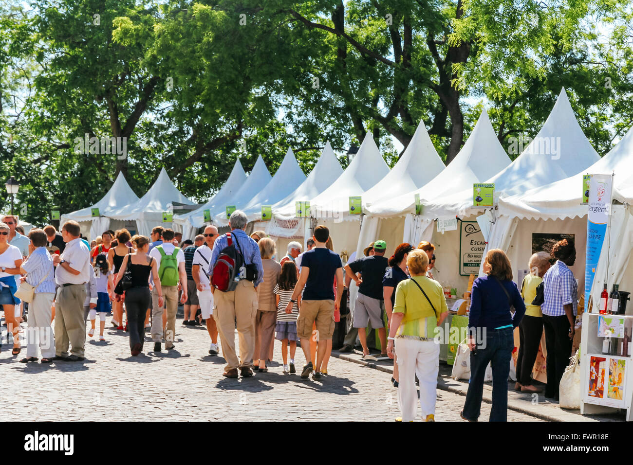 Farmers market local stall paris hi-res stock photography and images ...