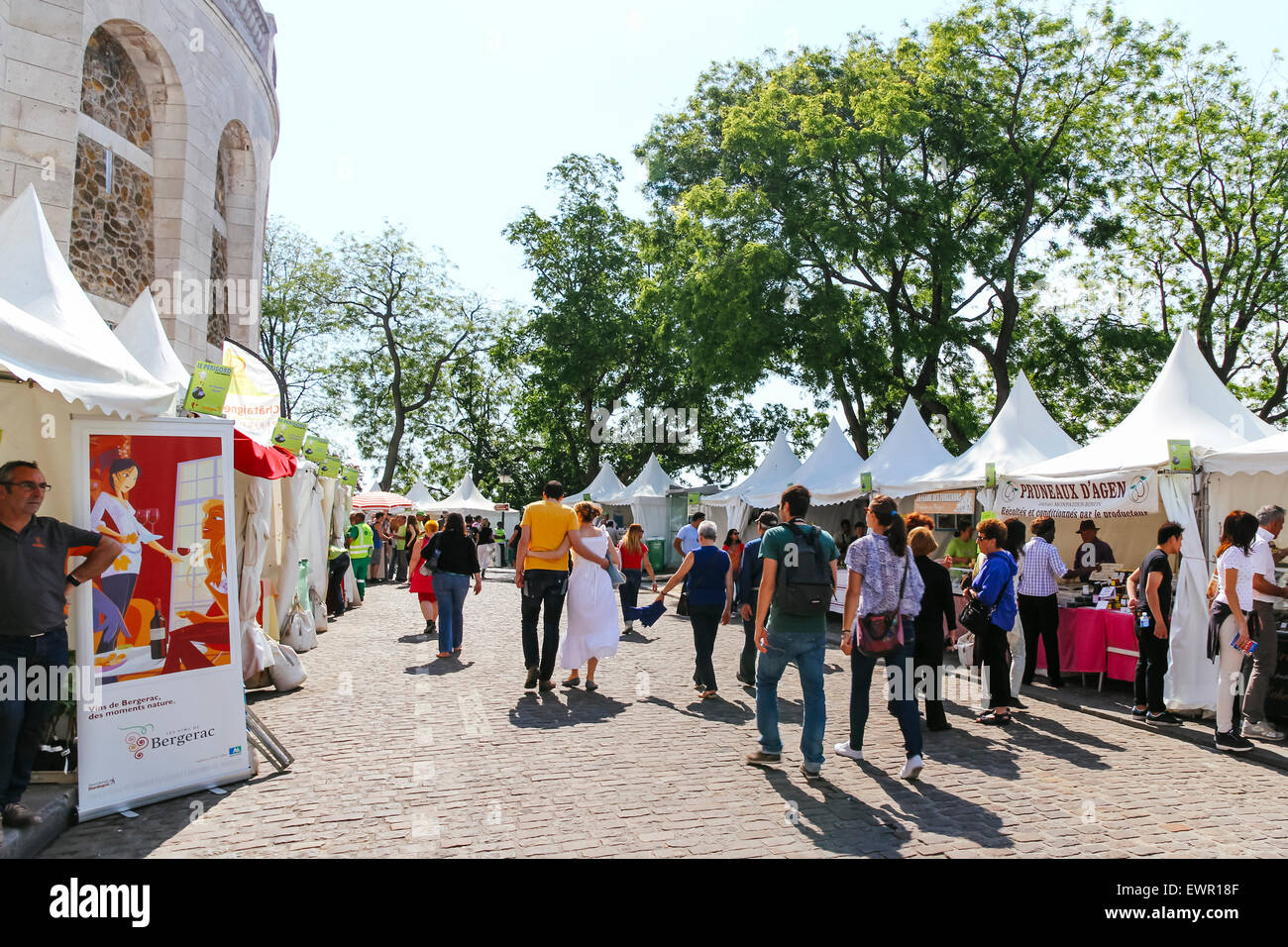 Farmers market local stall paris hi-res stock photography and images ...