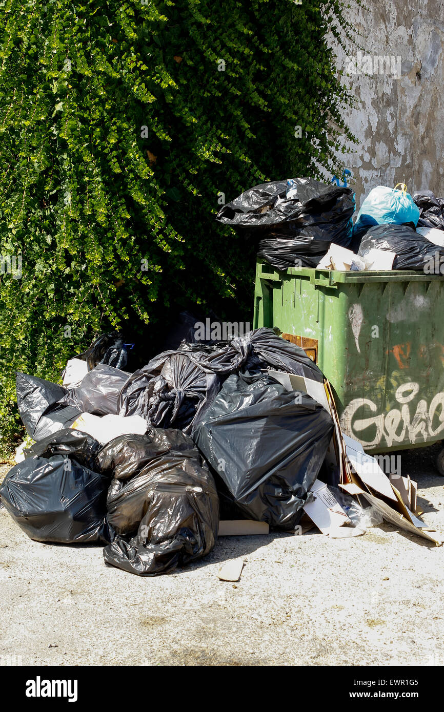 Pile of waste hi-res stock photography and images - Alamy
