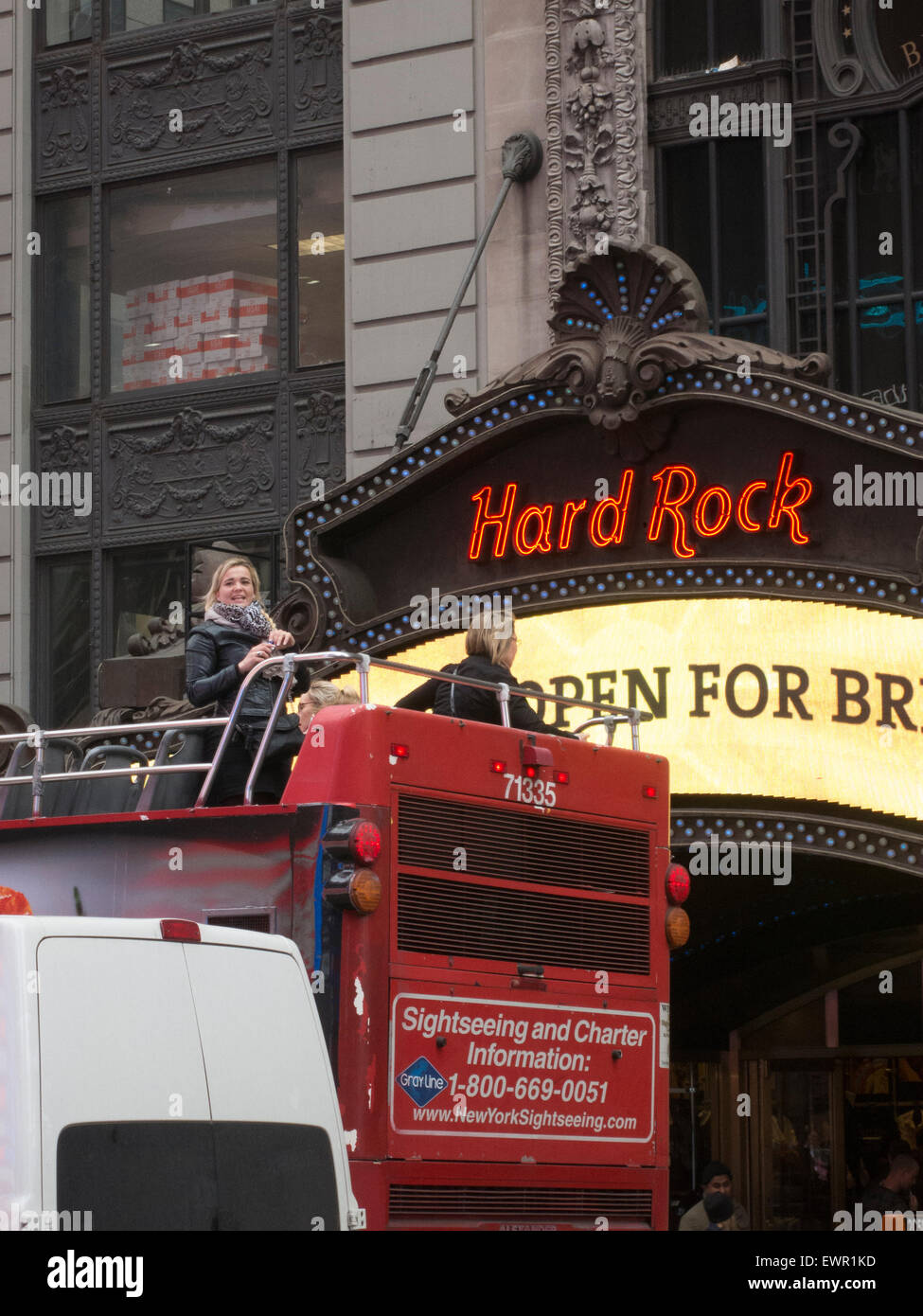 Tour bus in times square hi-res stock photography and images - Alamy