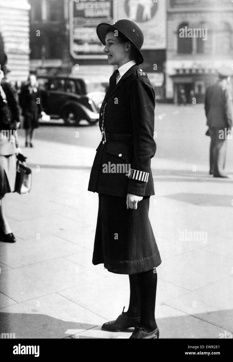 Ww2 london woman hi-res stock photography and images - Alamy