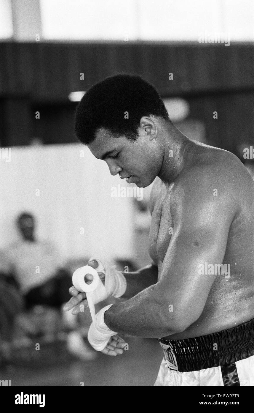 Muhammad Ali training at the Hotel Concord in the Catskill Mountain's ...