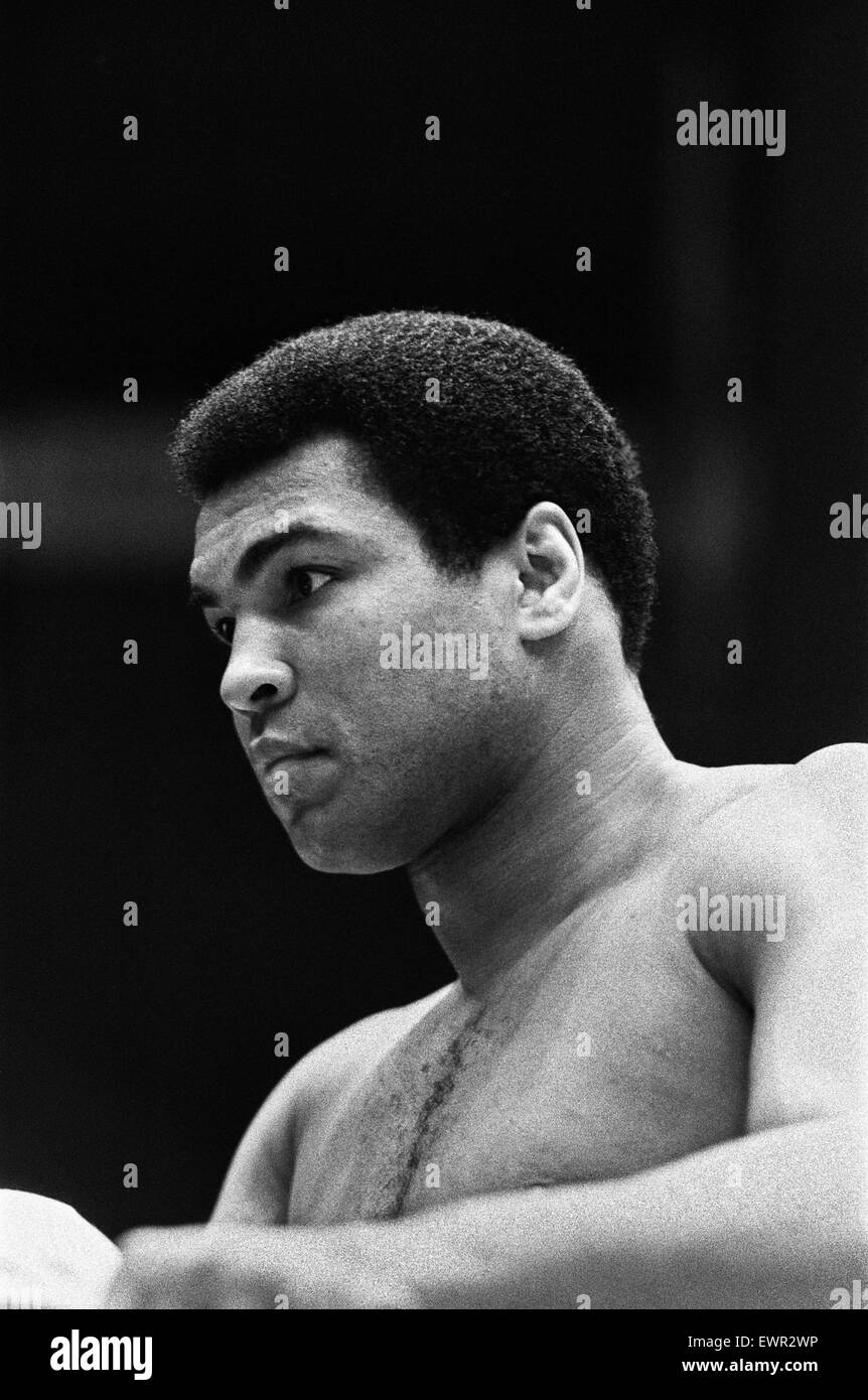 Muhammad Ali training in Deer Lake, Pennsylvania ahead of his second ...
