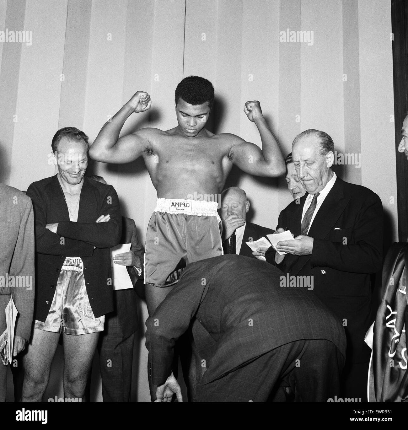 Cassius clay left hi-res stock photography and images - Alamy
