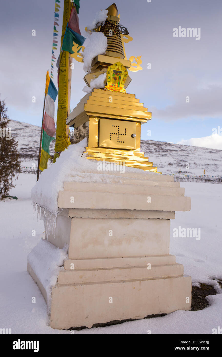 Visiting Chinese Buddhist tample Stock Photo - Alamy