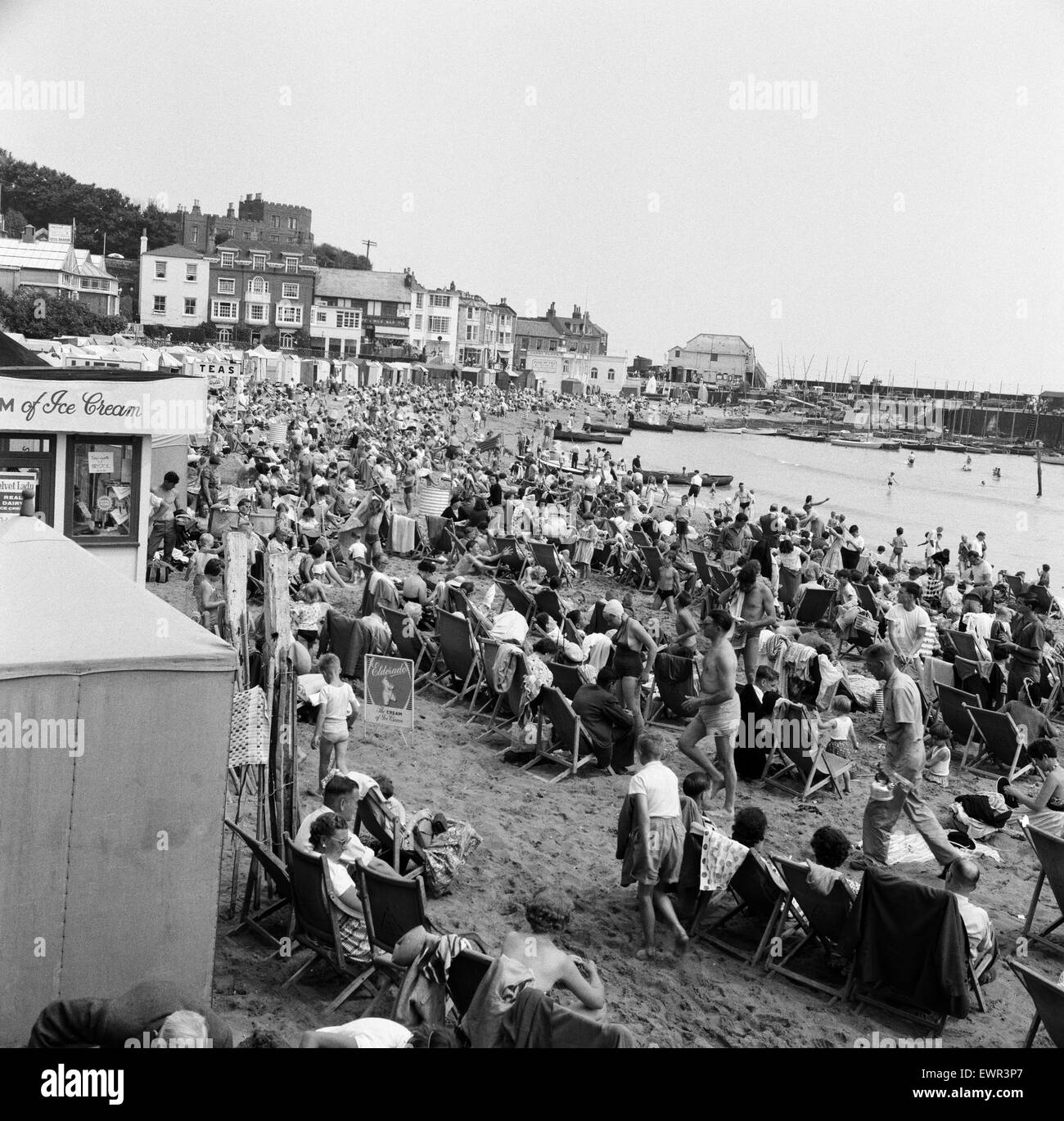 1950s Seaside Children Stock Photos & 1950s Seaside Children Stock ...