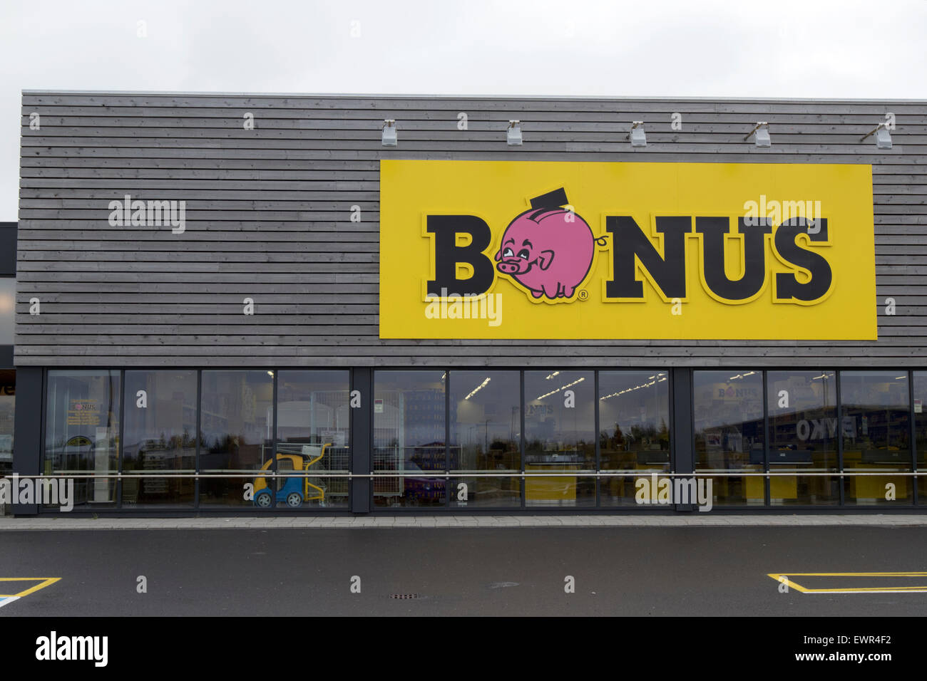 Bonus icelandic supermarket iceland hi-res stock photography and images ...