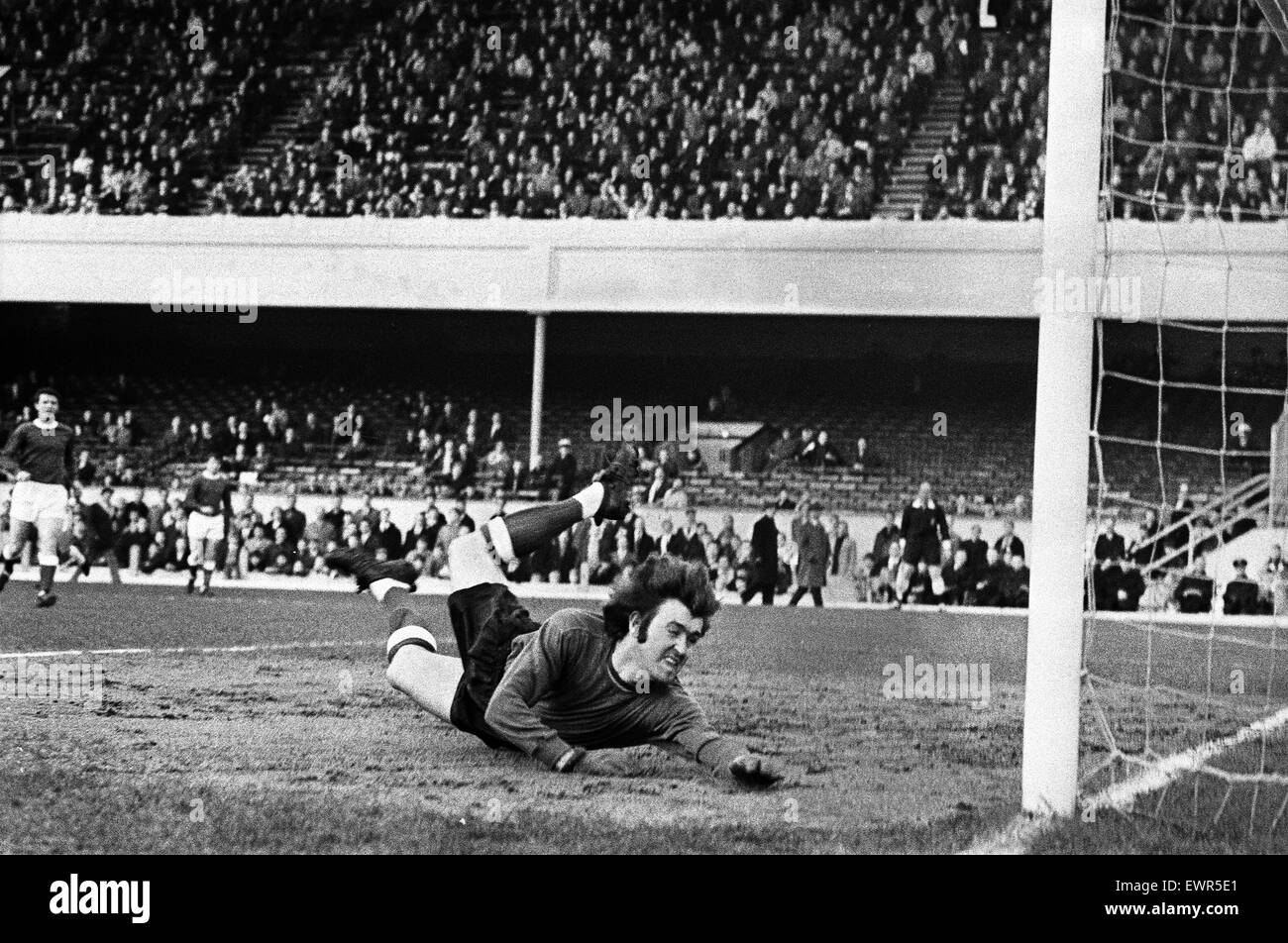 Andy rankin everton goalkeeper arsenal Black and White Stock Photos ...