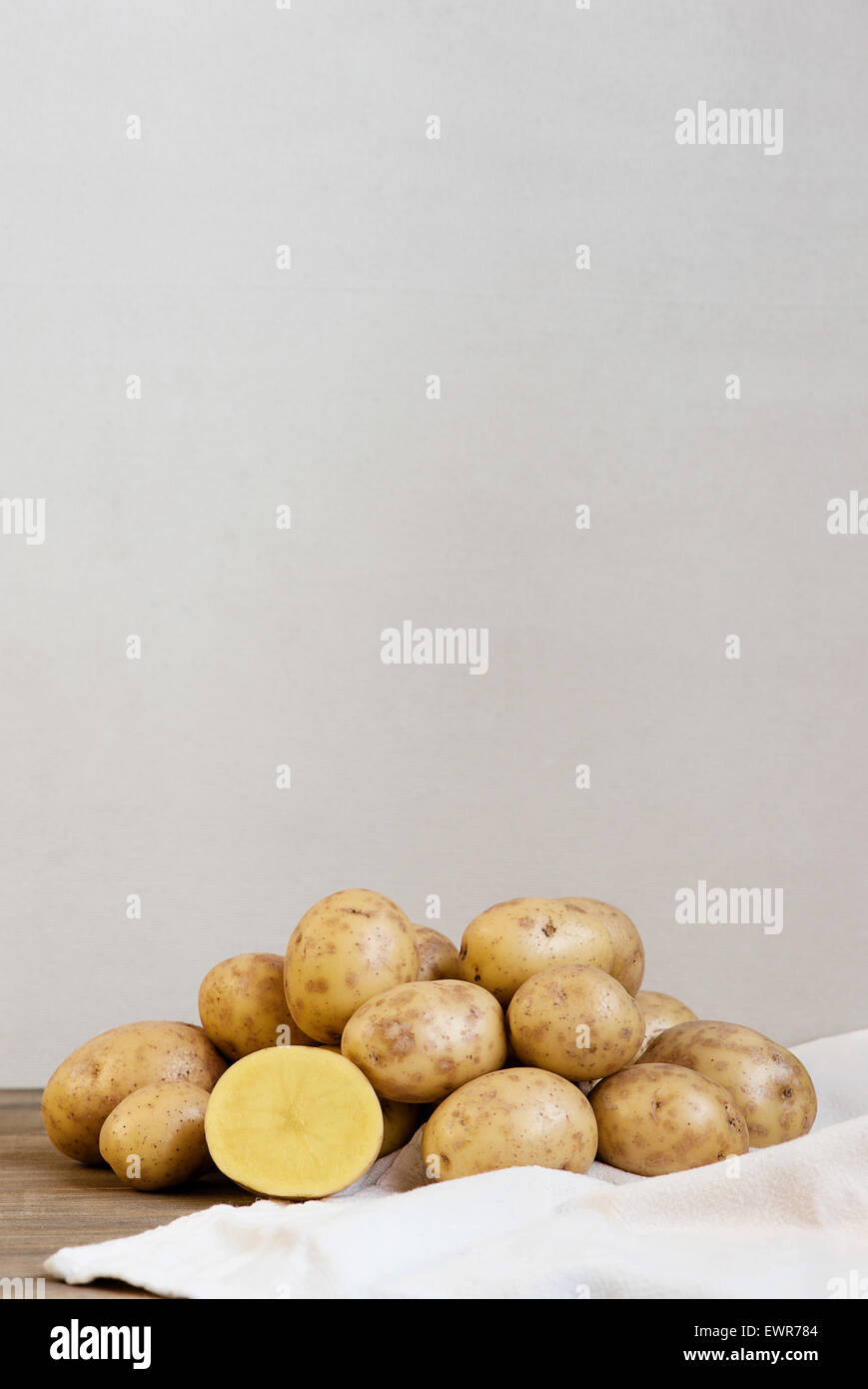 Raw potato table hi-res stock photography and images - Alamy