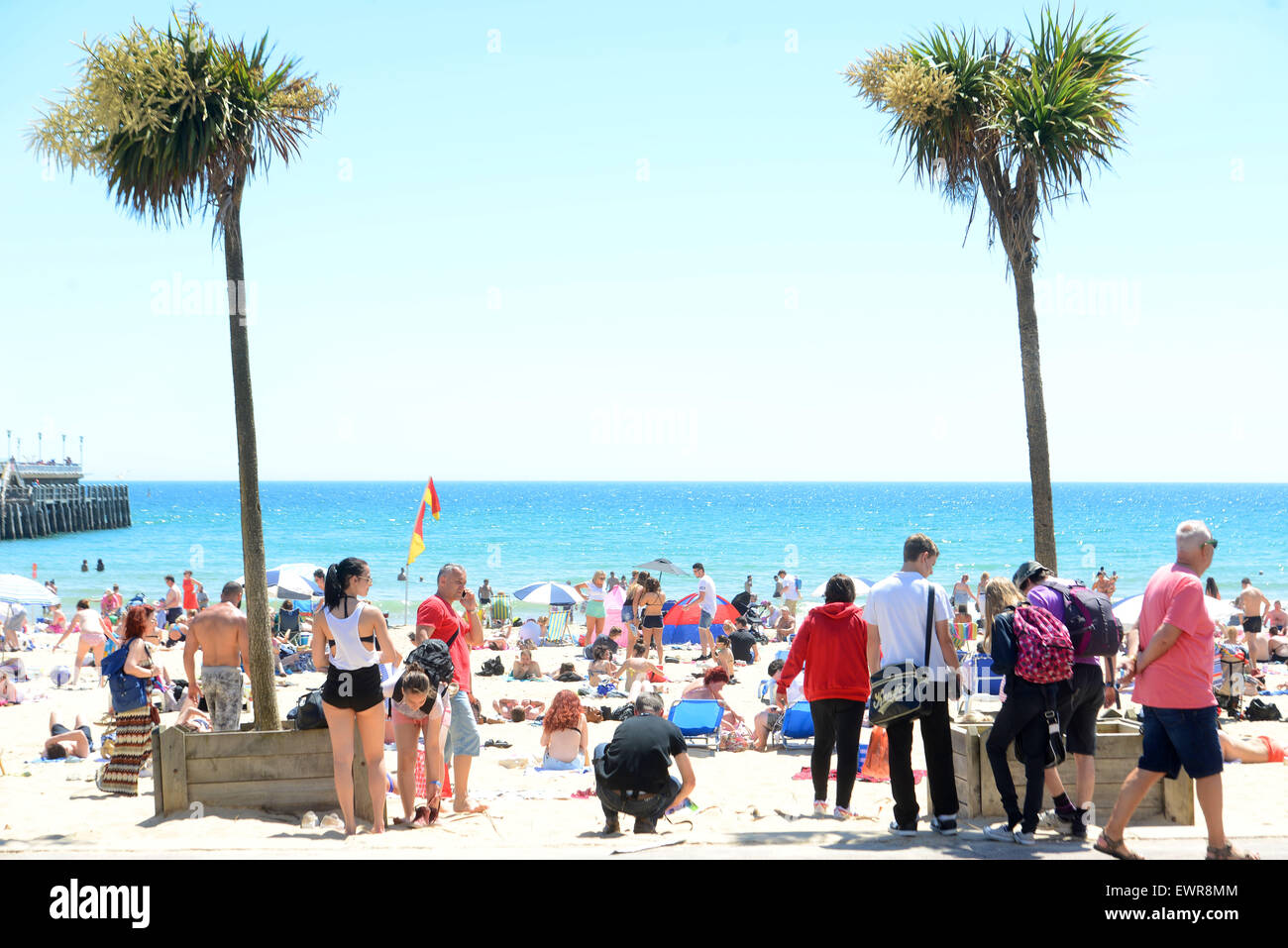 Blue flag beach bournemouth hi-res stock photography and images - Alamy