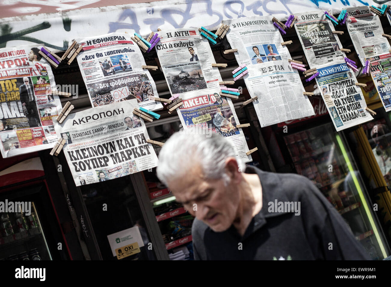 Hanging newspapers hi-res stock photography and images - Alamy