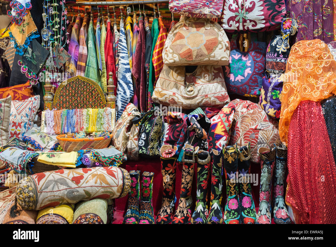 Textiles In the Grand Bazzar Istanbul Stock Photo - Alamy