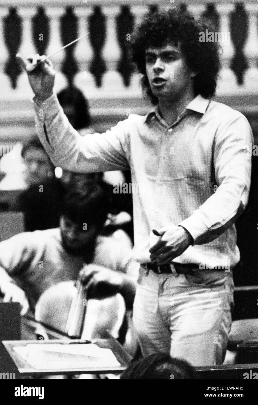 Simon rattle hi-res stock photography and images - Alamy