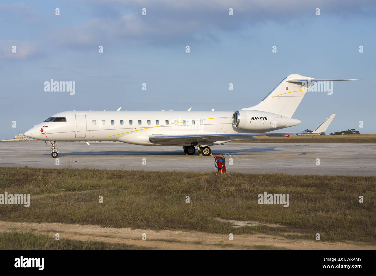 Bombardier bd 700 global express hi-res stock photography and images ...