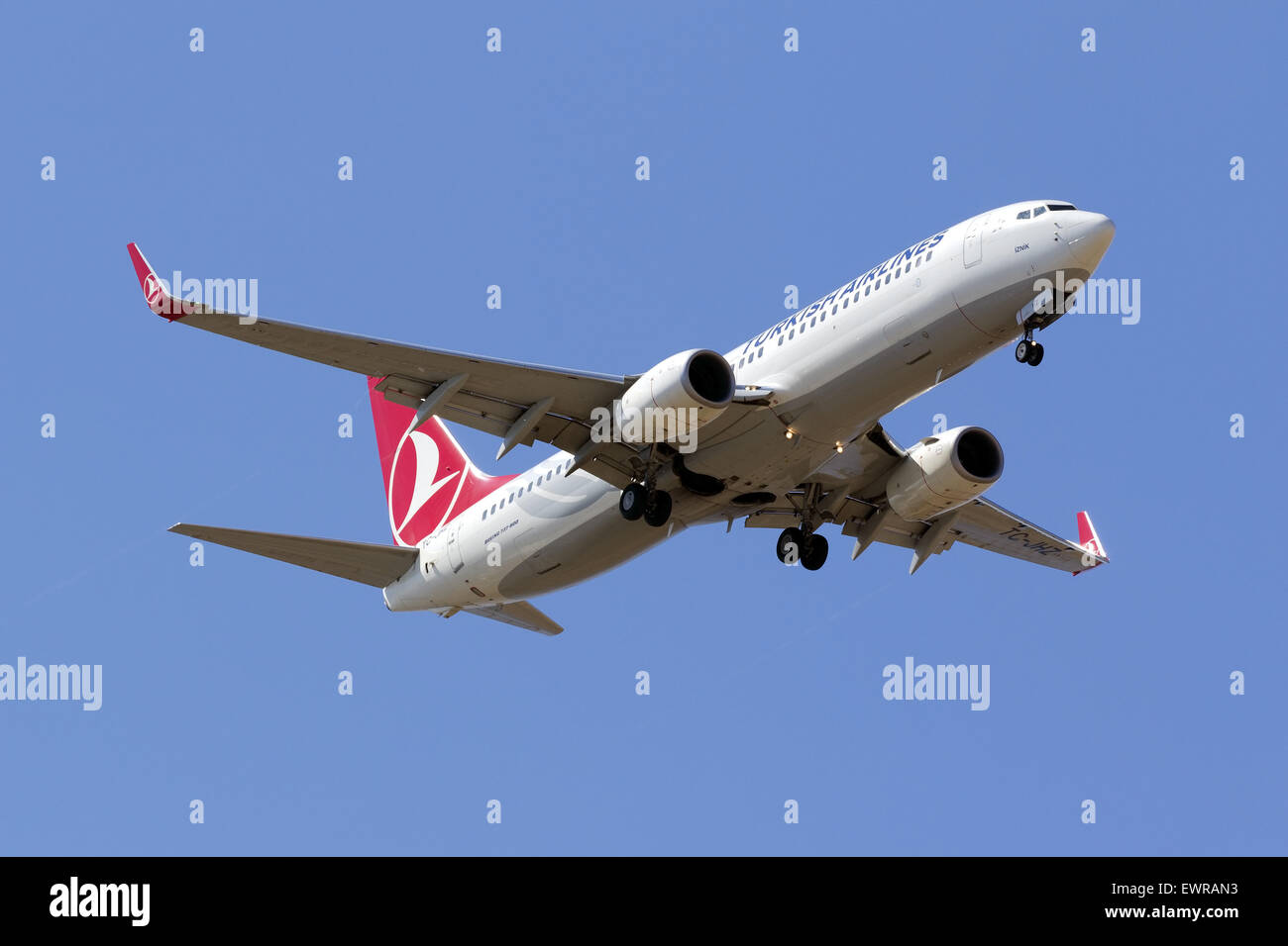 Turkish Airlines Boeing 737-800 on final approach runway 31 Stock Photo ...