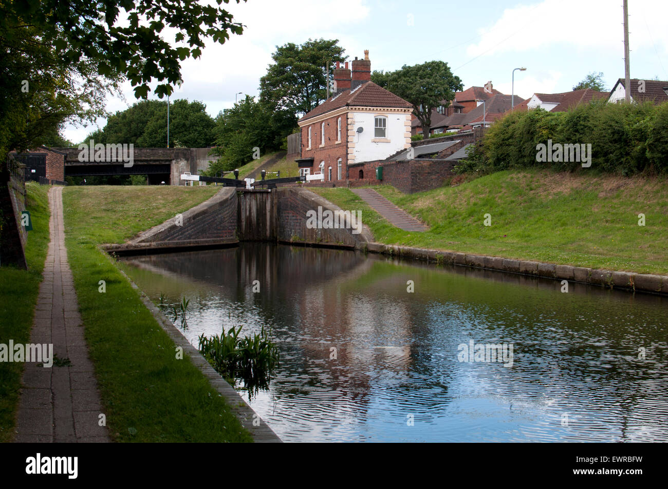 Top Lock Cottage High Resolution Stock Photography and Images - Alamy