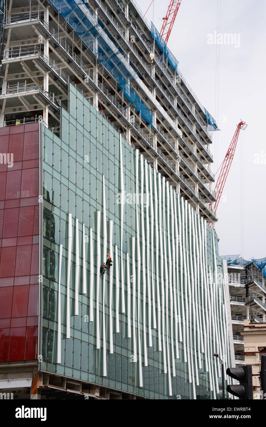Cladding workers hi-res stock photography and images - Alamy