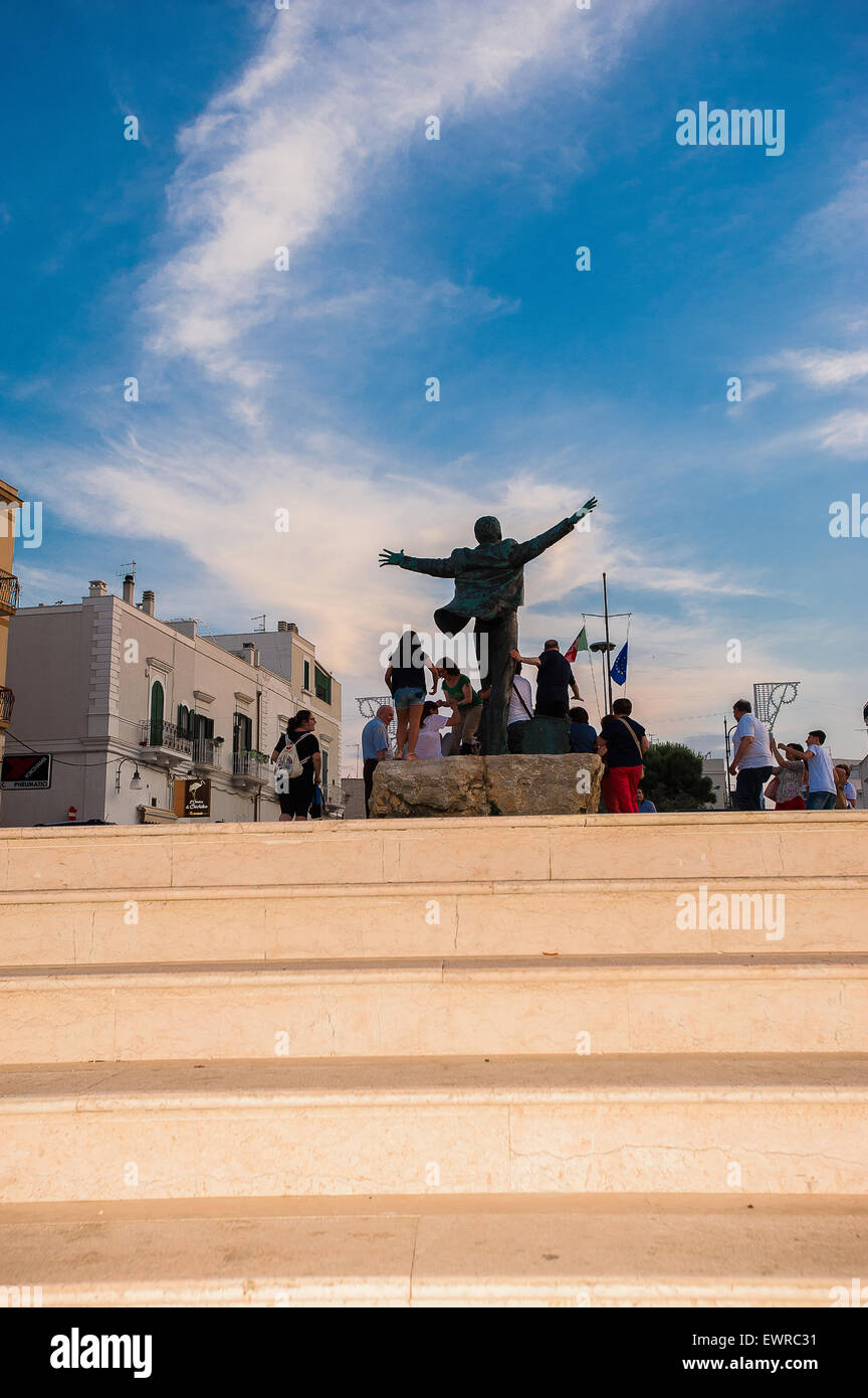 Monumento a domenico modugno hi-res stock photography and images - Alamy
