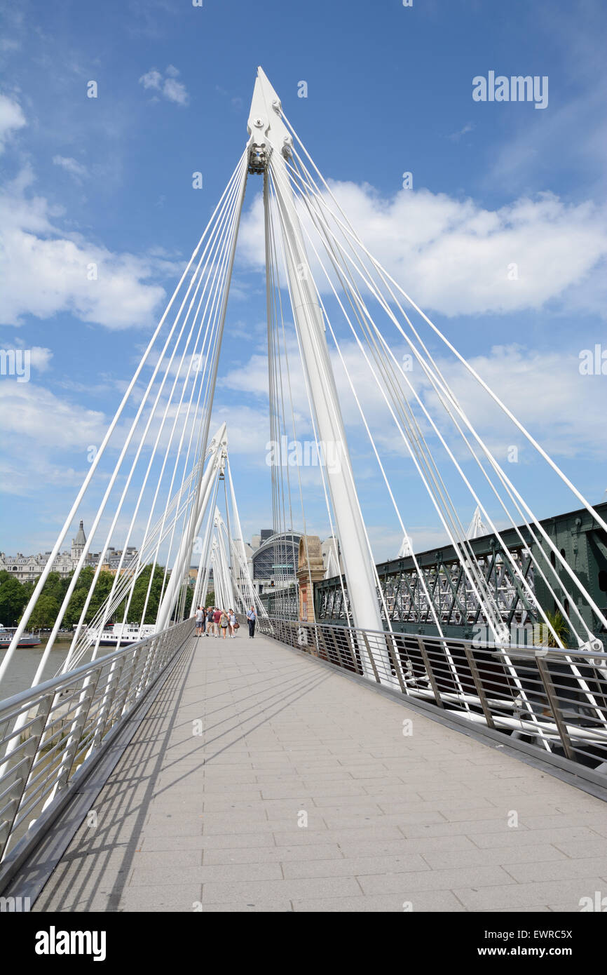 London footbridge hi-res stock photography and images - Alamy