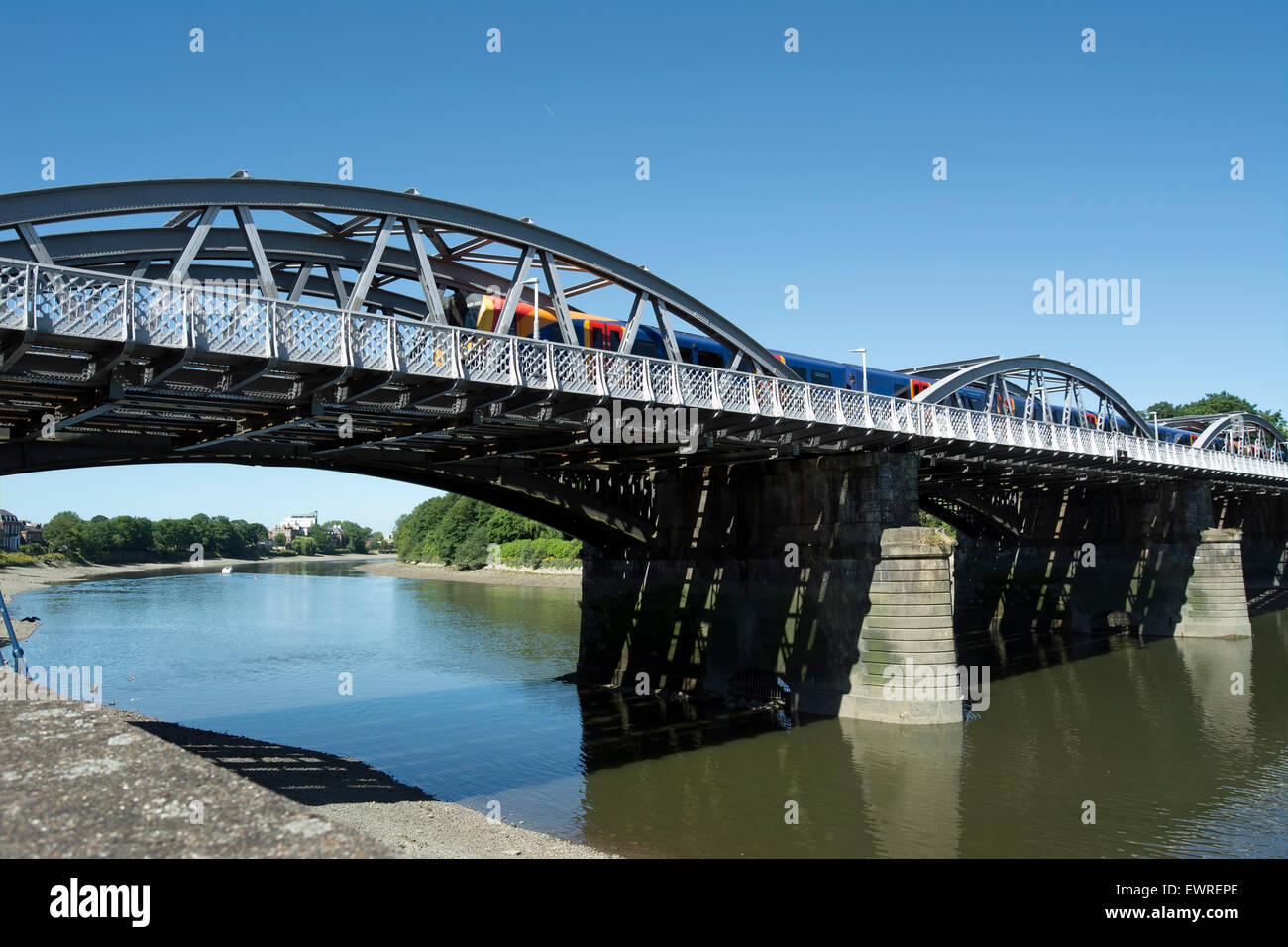 Barnes bridge hi-res stock photography and images - Alamy