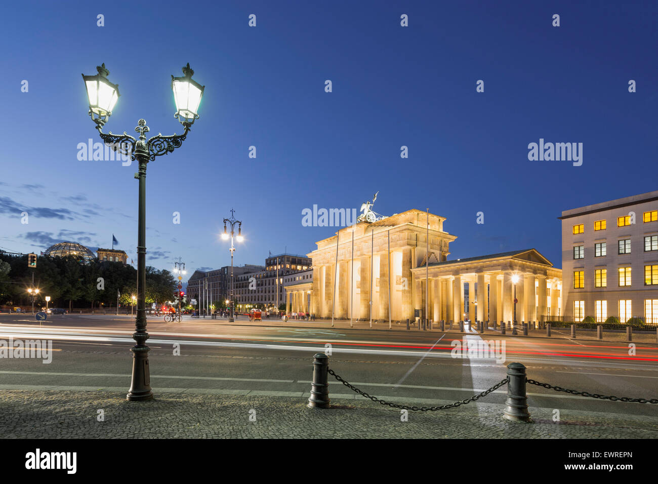 Gate and reichstag building hi-res stock photography and images - Alamy