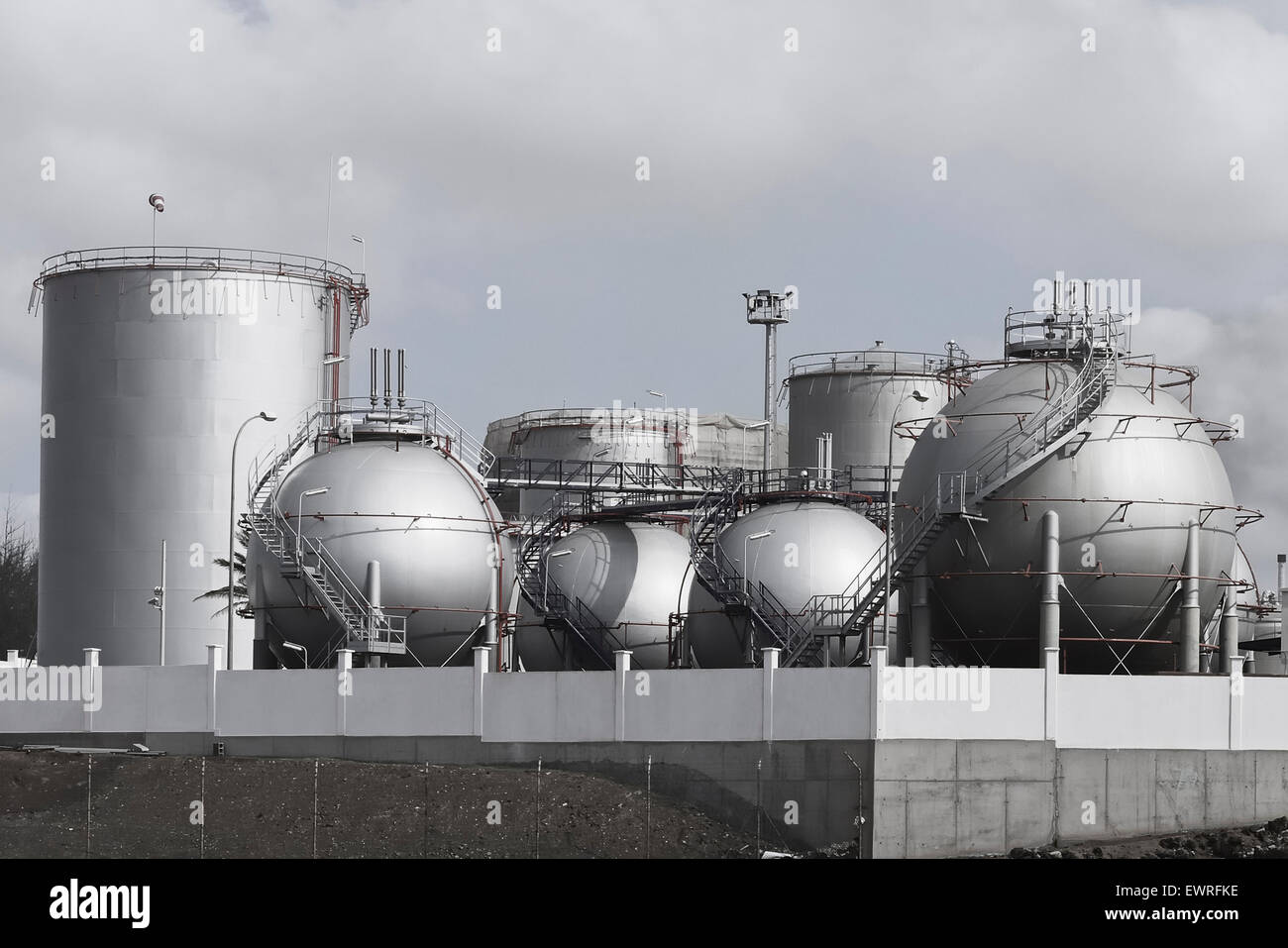 Storage tanks in Oil Depot Stock Photo - Alamy