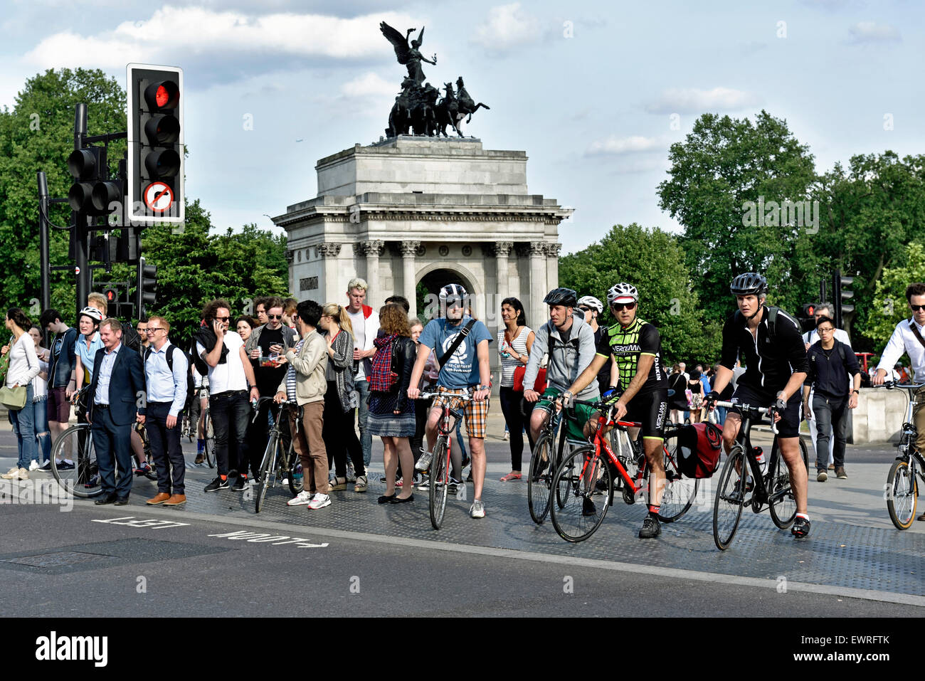 London commuter cyclist hi-res stock photography and images - Alamy