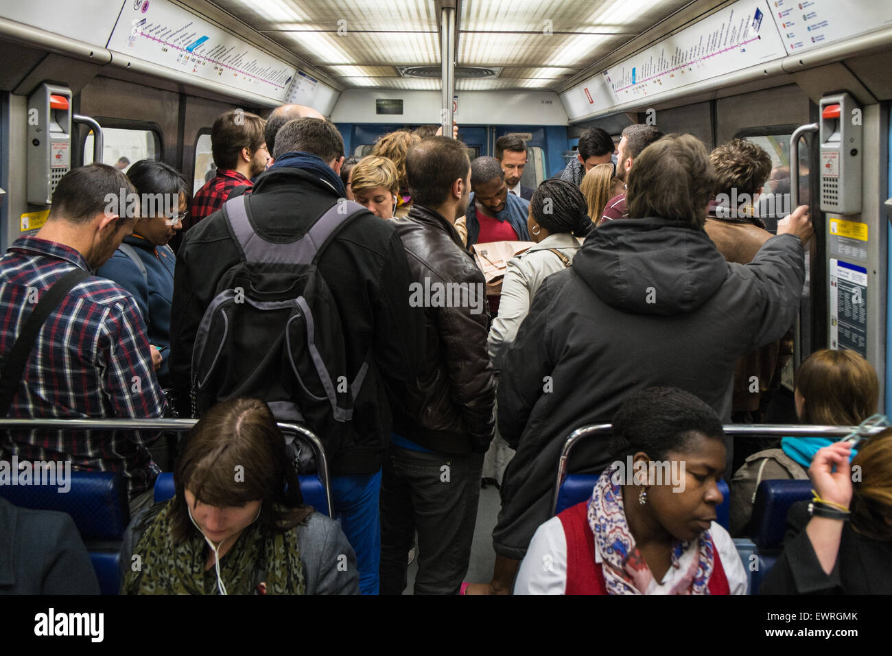 Crowded metro paris hi-res stock photography and images - Alamy
