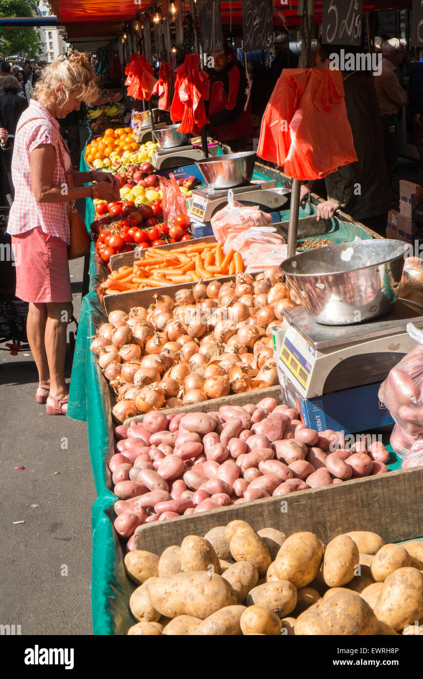 Fruit and vegetable shop in paris hi-res stock photography and images ...