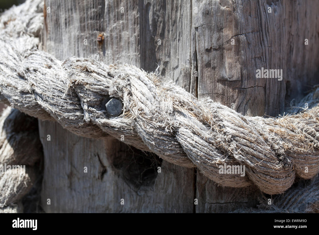Rope and post fence hi-res stock photography and images - Alamy