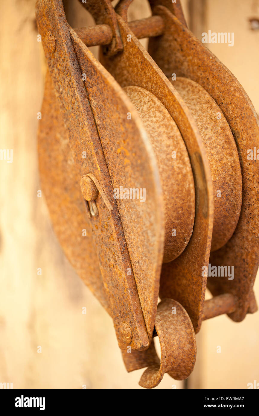 Antique pulley hi-res stock photography and images - Alamy