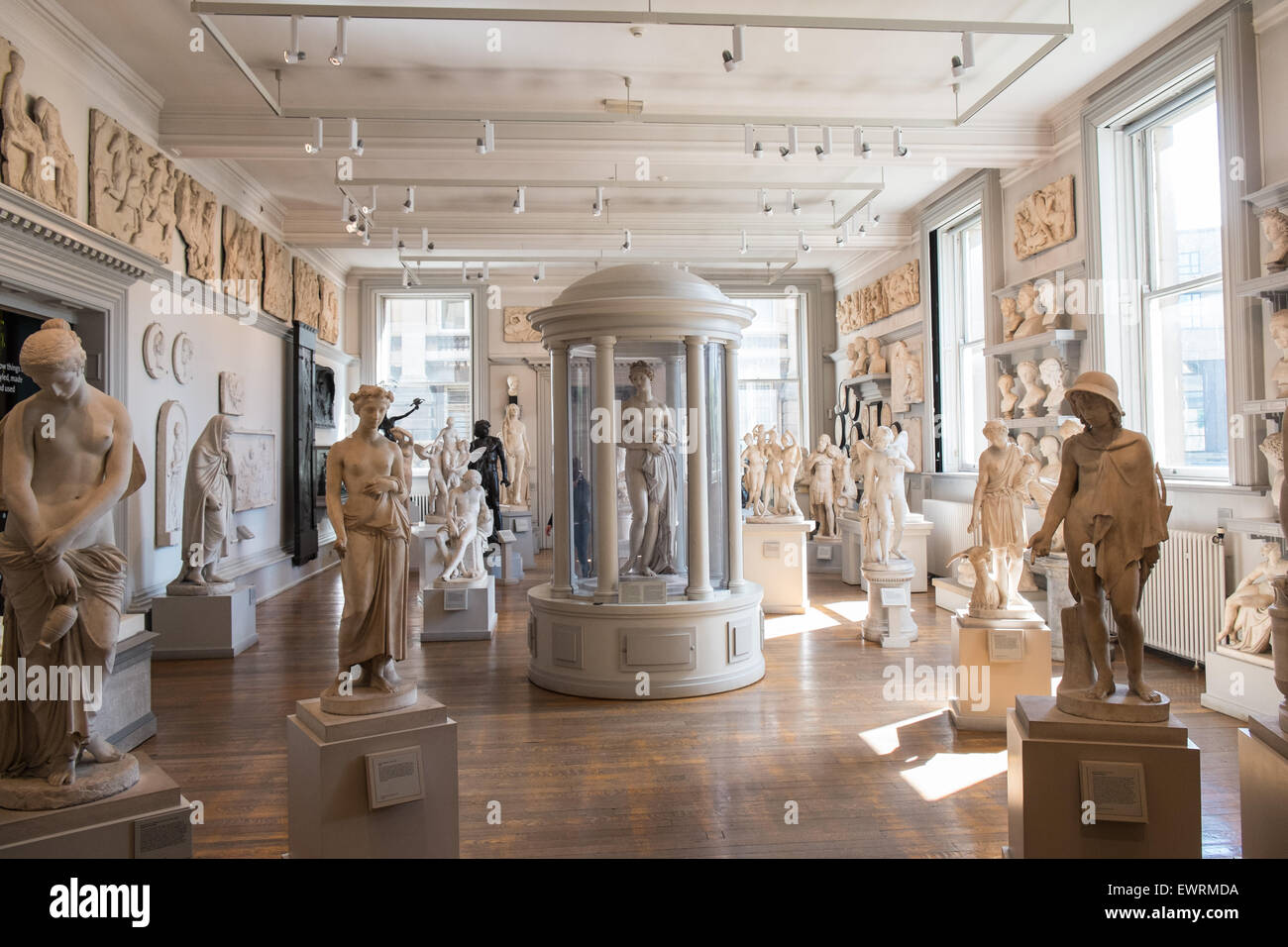 Liverpool walker art gallery hi-res stock photography and images - Alamy