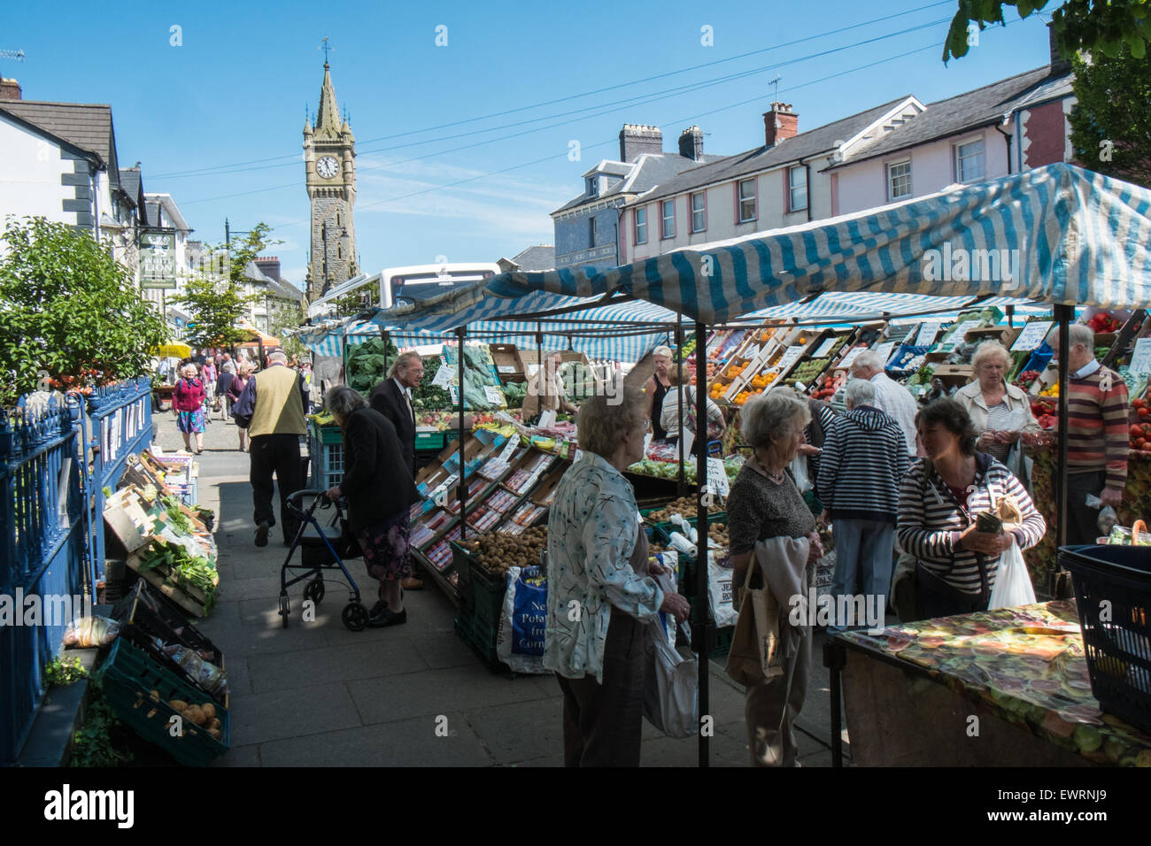 Shops machynlleth hi-res stock photography and images - Alamy