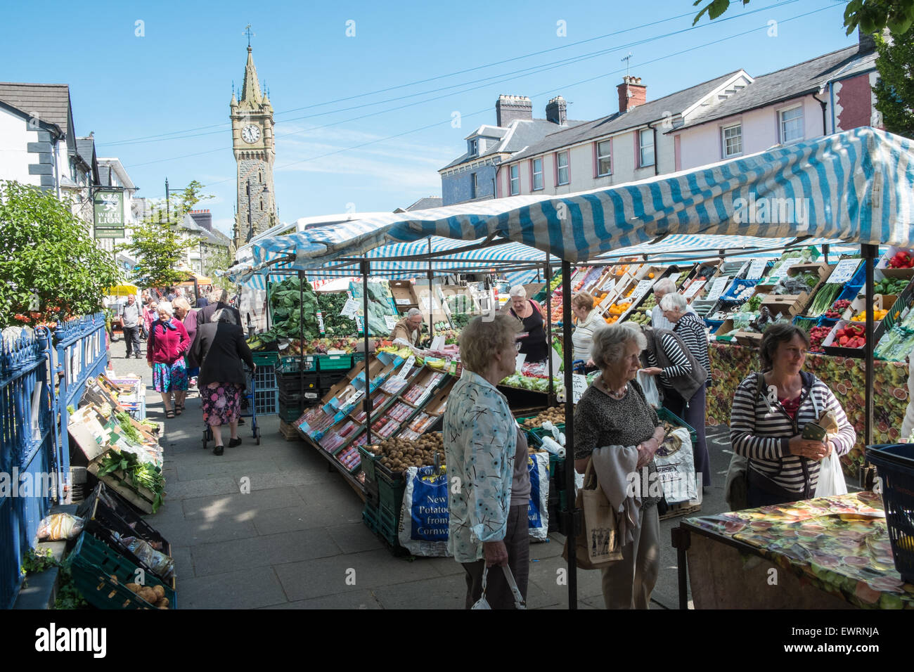 Shops machynlleth hi-res stock photography and images - Alamy
