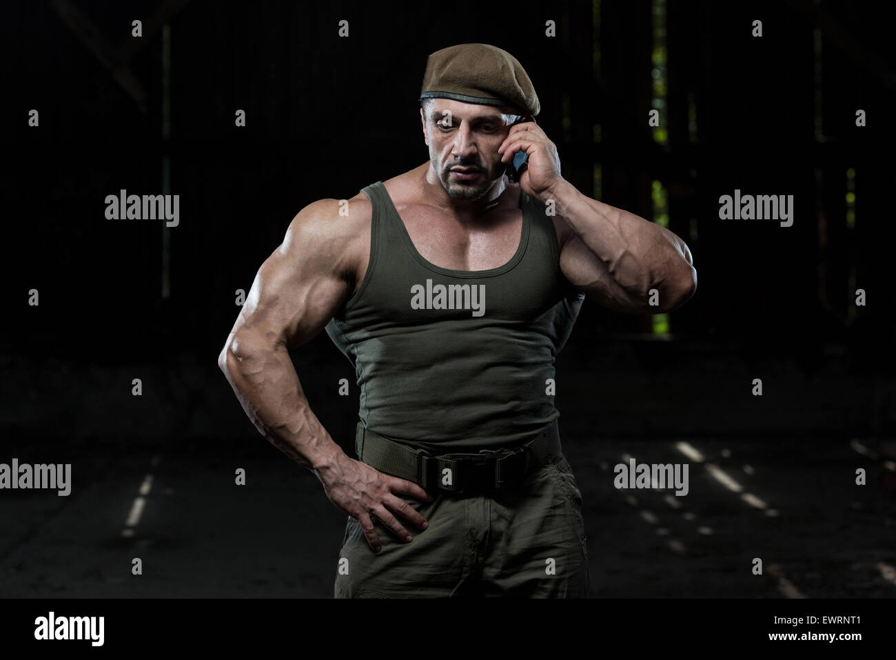 Army soldier talking on mobile hi-res stock photography and images - Alamy