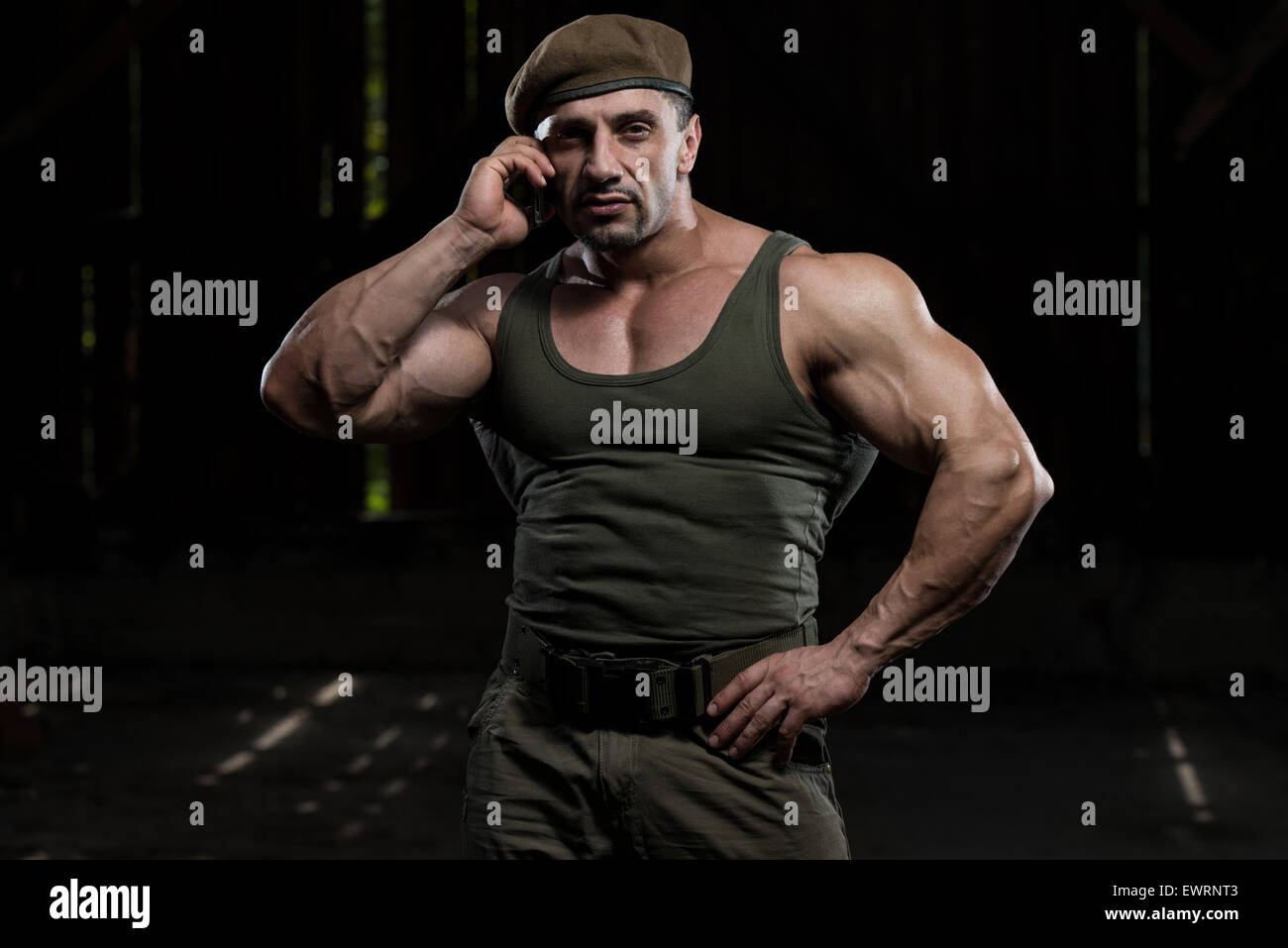 Army soldier talking on mobile hi-res stock photography and images - Alamy
