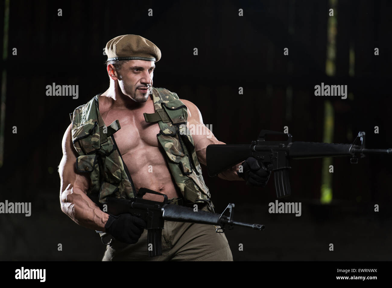 Holding machine guns hi-res stock photography and images - Alamy