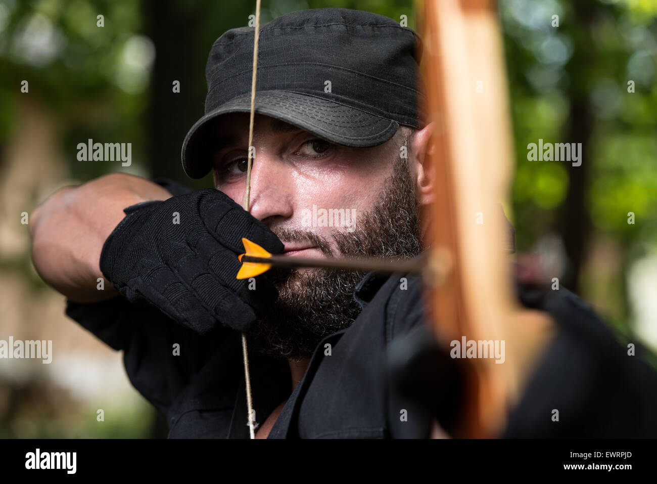 Beard Man With A Bow And Arrows In The Woods Stock Photo - Alamy