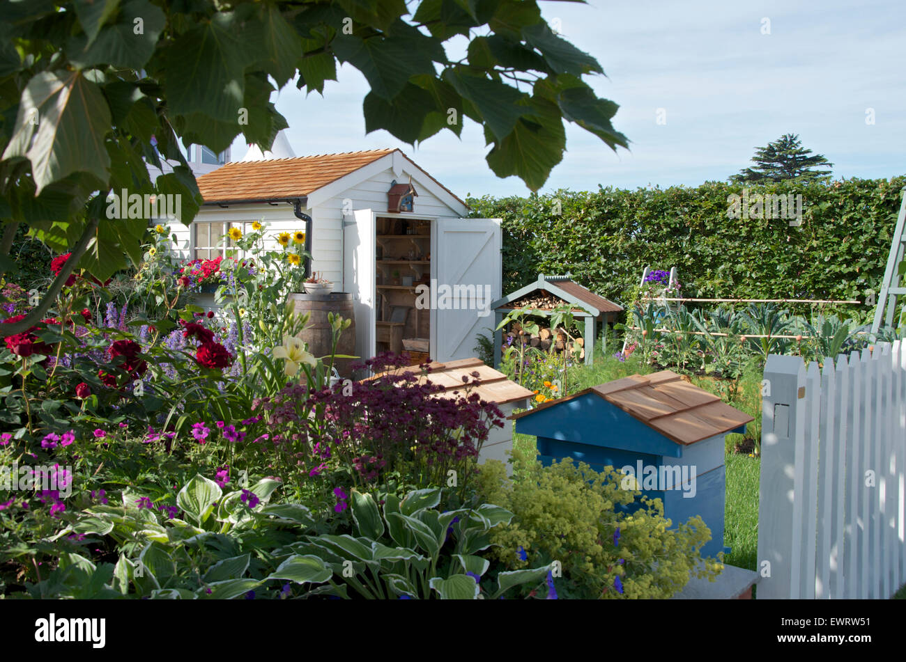 The Just Retirement : A Garden for Every Retiree show garden RHS ...
