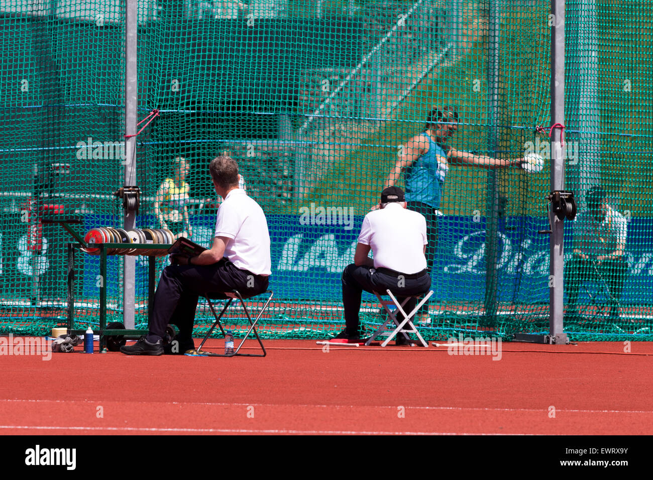Athlete discus throw athletics discus hi-res stock photography and ...