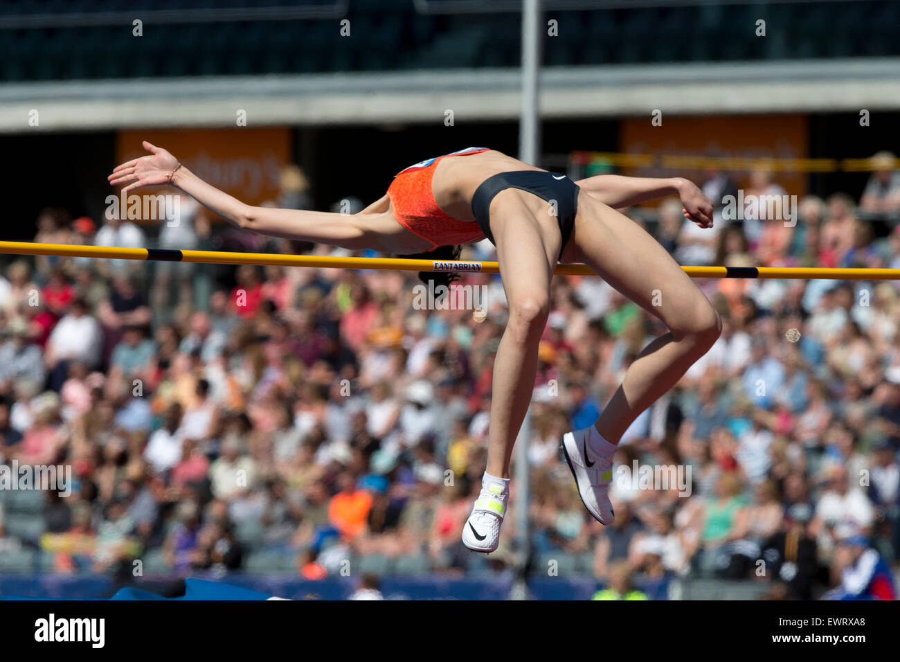 Womens high jump hi-res stock photography and images - Alamy