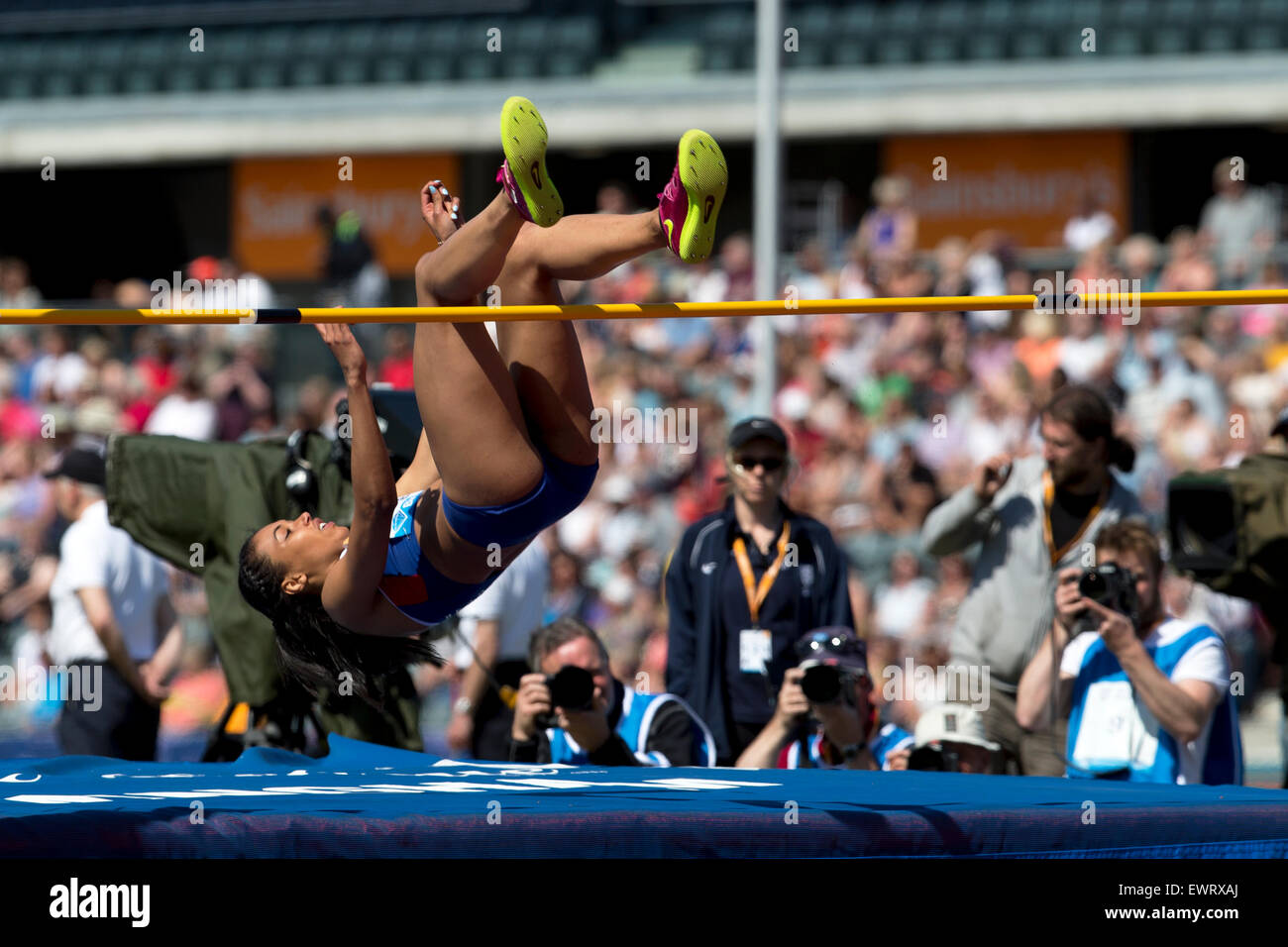 Womens high jump hi-res stock photography and images - Alamy
