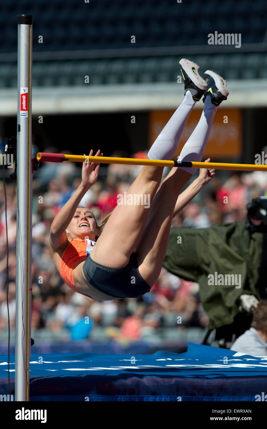 Womens high jump hi-res stock photography and images - Alamy