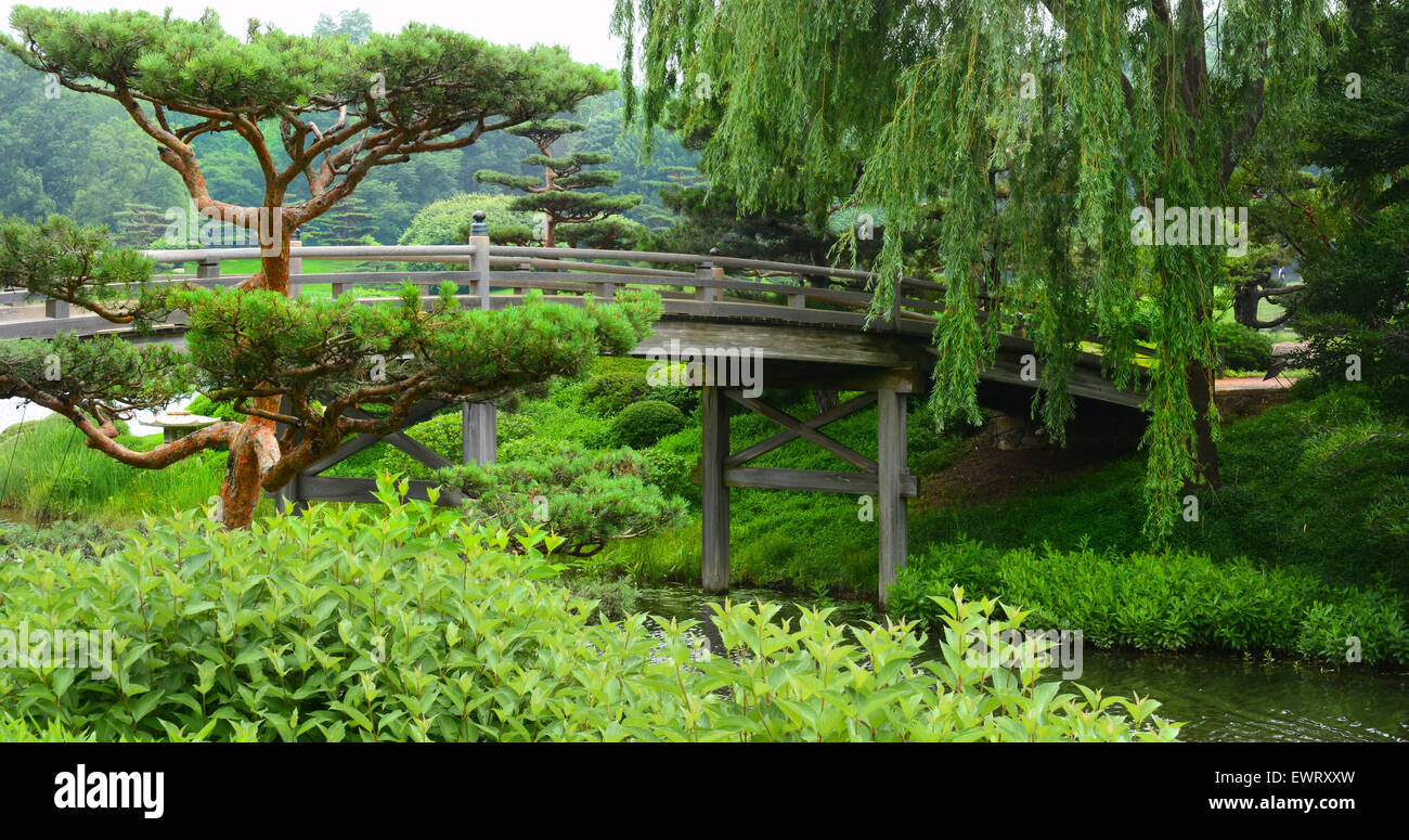 Japanese wooden bridge design hi-res stock photography and images - Alamy