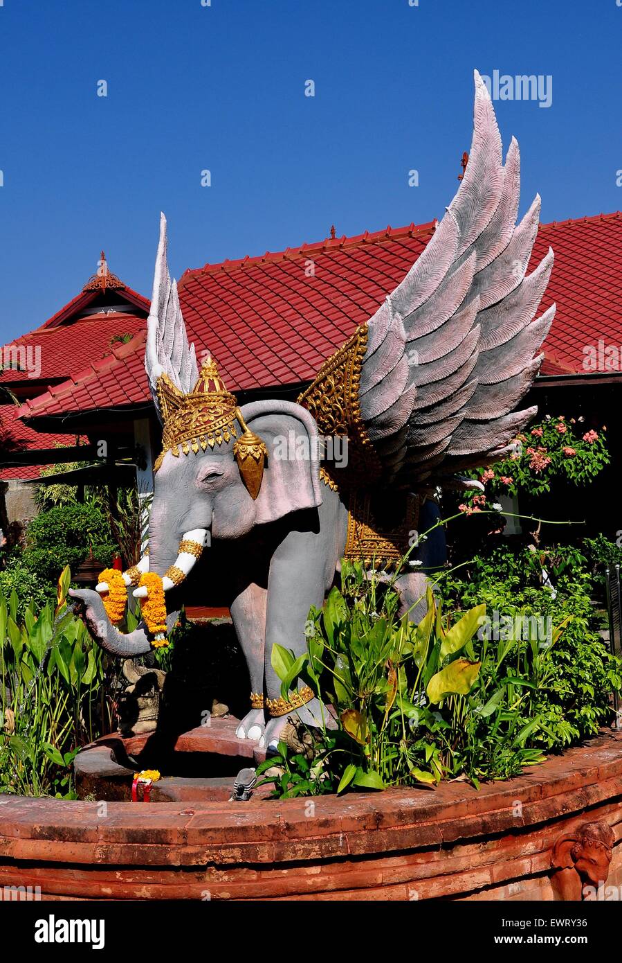 Wat chomphu temple chiang hi-res stock photography and images - Alamy
