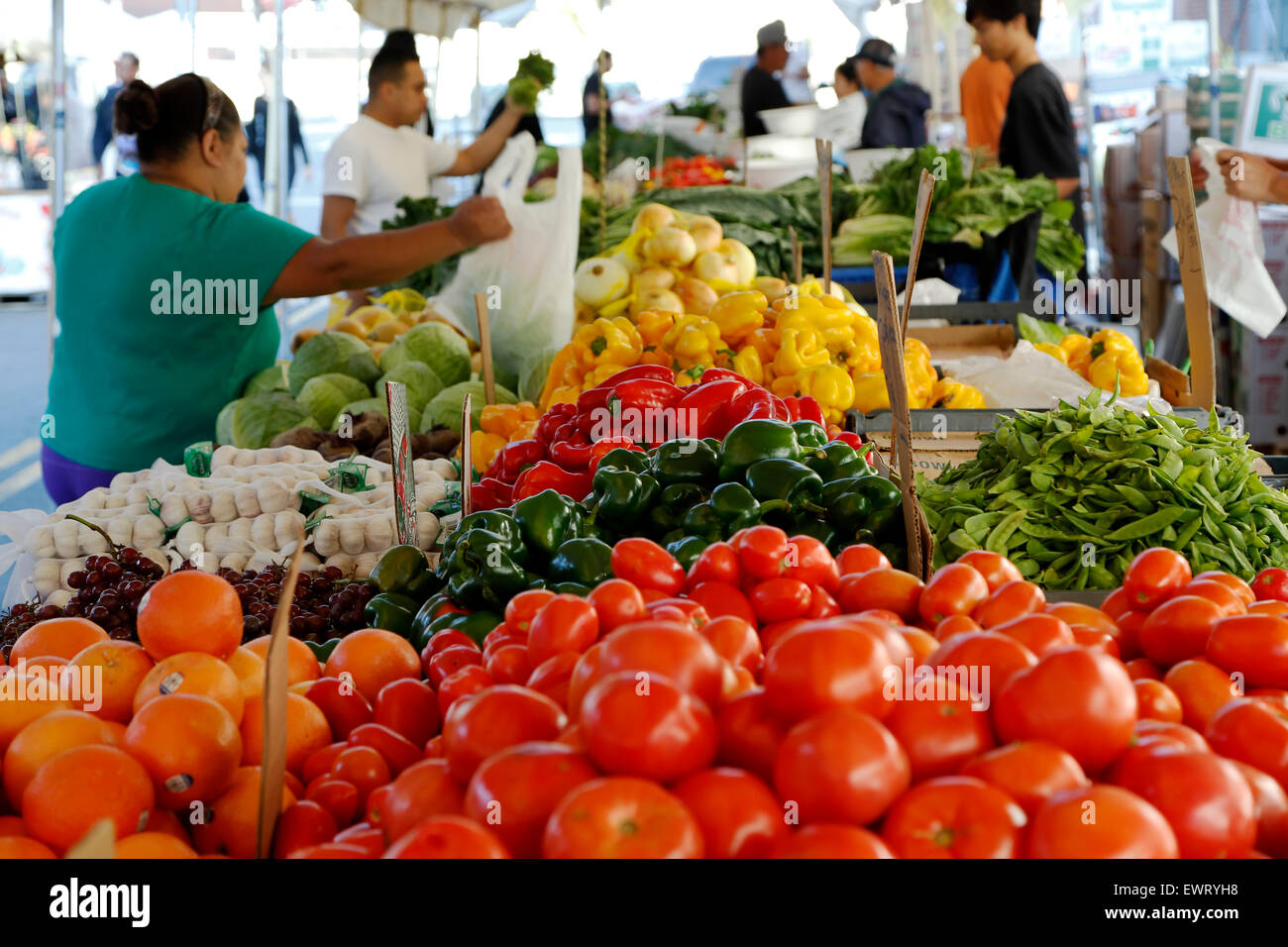 Vegetable Vendors Stock Photos & Vegetable Vendors Stock Images - Alamy